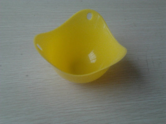 Heatproof Non-stick Round Fried Silicone Egg Rings , Yellow Egg Cooker