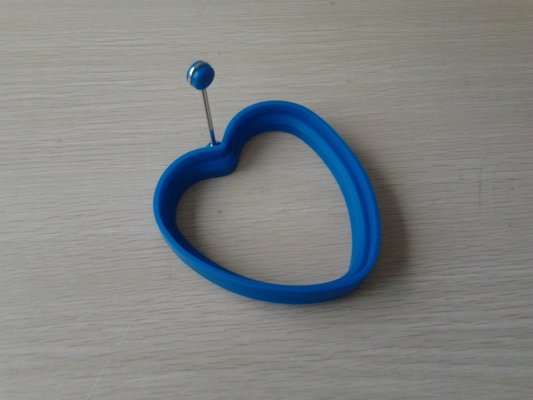 Heart Heatproof Eco-friendly Silicone Egg Rings with Stainless Steel Handle