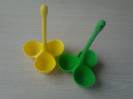 Yellow Green Silicone Egg Boiler / Silicone Egg Rings for 3 Eggs