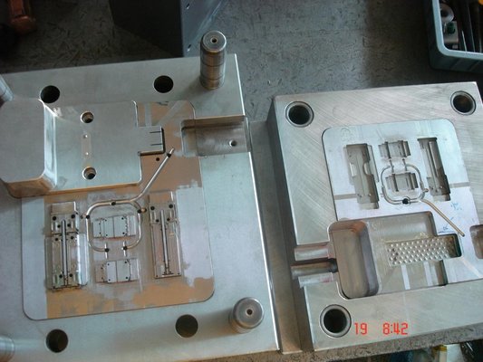 Precise Rubber Injection Mold , Custom Plastic Injection Moulding for Electronic Parts
