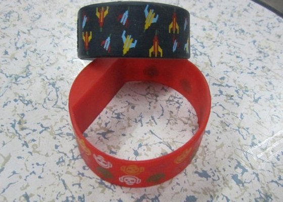 Customerized Ultra Thin Rubber Silicone Wristband Digital Watches with Color Filled Logo