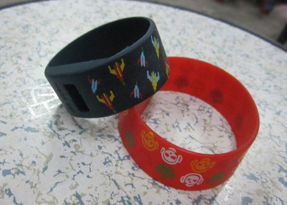 Customerized Ultra Thin Rubber Silicone Wristband Digital Watches with Color Filled Logo