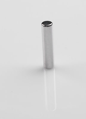 Bar magnet in Zn coating used at a low temperature with shinning color