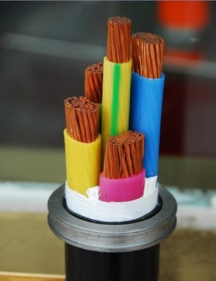 低い煙はゼロのハロゲン送電線 XLPE 35KV 電圧のためのケーブルを絶縁しました
