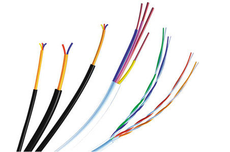 絶縁される銅の中心の PE ポリ塩化ビニールによっておおわれる炎-抑制剤は電気のための 26/35KV をケーブルで通信します