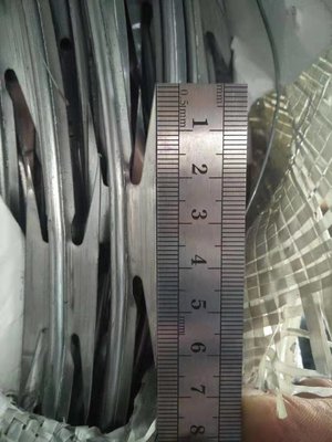Q195 Galvanized steel material Welded Razor Wire Mesh in china supplier