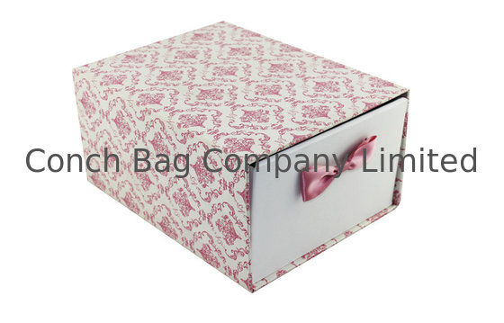 Clothes Pink Recycled cardboard gift boxes with ribbon handle