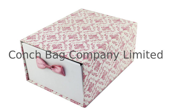 Clothes Pink Recycled cardboard gift boxes with ribbon handle