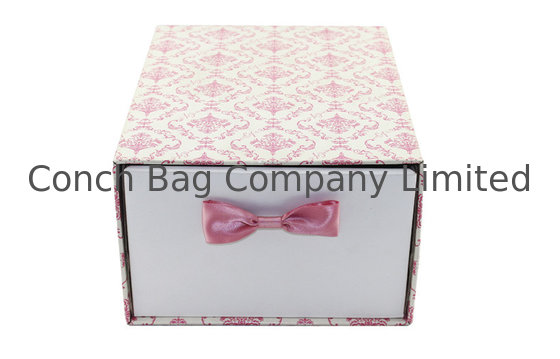 Clothes Pink Recycled cardboard gift boxes with ribbon handle