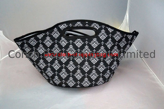 Customized black foldable built lunch bag for adults , portable cooler bag