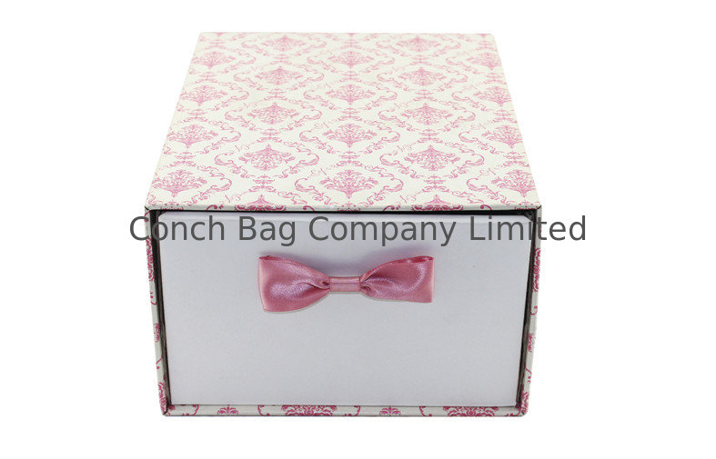 Clothes Pink Recycled cardboard gift boxes with ribbon handle