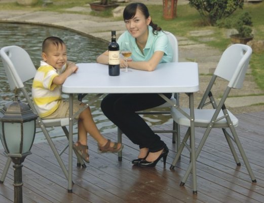 China square folding dining table/plastic outdoor banquet dining table supplier