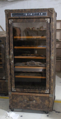 China classical old style antique high drinks cabinet supplier