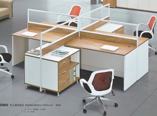 China modern 4 persons office table glass partition in warehouse in Foshan supplier