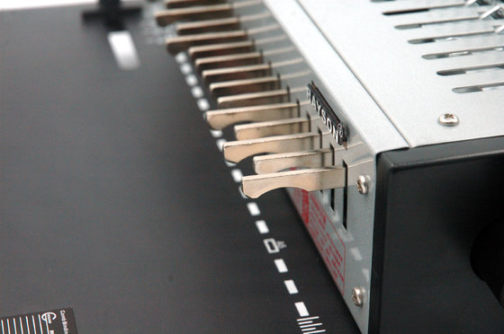 China Manual Plastic Comb Binding Machine With Free Pins Full Metal ISO9001 supplier