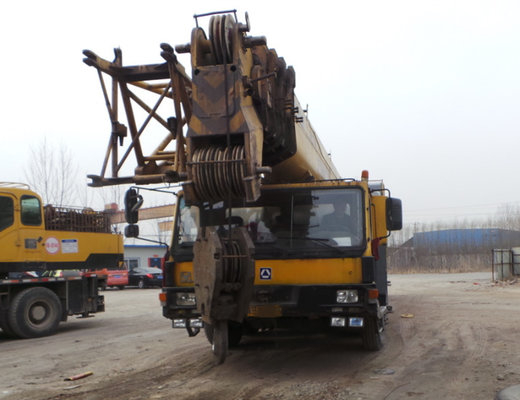 China 2006 YEAR Chinese Hydraulic XCMG 100ton mobile Crane (QY100K) truck crane jib crane 130ton manufacturer