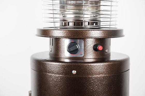 Humidifying heater