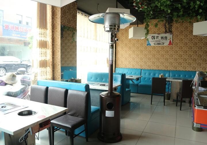 Freestanding Outdoor Round Patio Heater With Light 450g-870g / Hour Flux