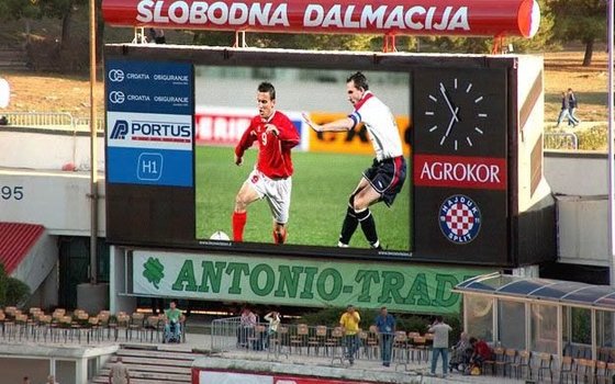 China P10 HD Stadium LED Display Screen Signboard , 7000 Nits IP65 Waterproof supplier