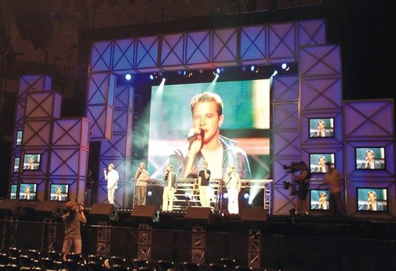China High Brightness P6 Stage Background Led Display , 27778 Dots/SQM Full Color LED Screen supplier
