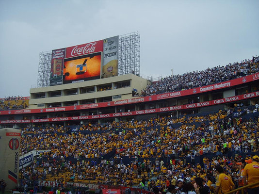 China P16 sports led display screen , square led billboard advertising 400 W / sqm supplier