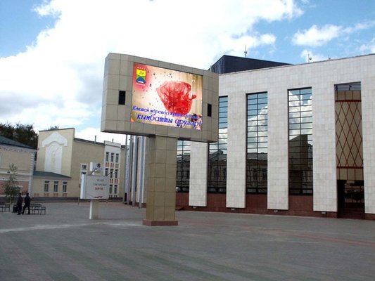 China DIP 10mm Giant HD Double Sided Led Display Video 9000 Nits Brightness supplier