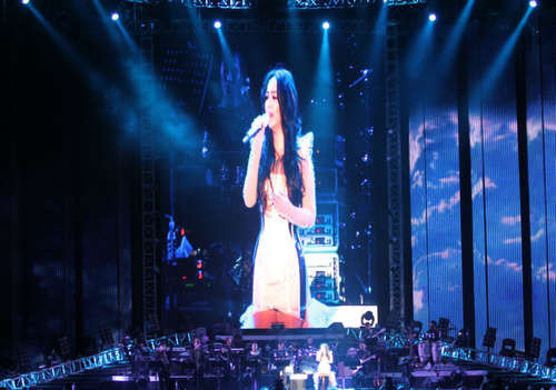 China High Resolution Stage Led Screens P7.62 , 1R1G1B Indoor Rental Mesh Led Display supplier