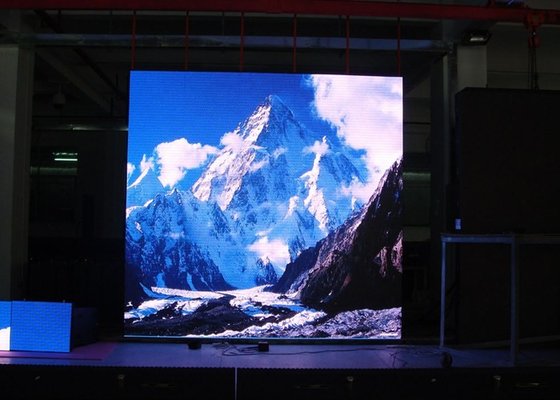 China Black SMD2121 P4 Indoor Full Color LED Display Module With 1/16 Current Scan Driver supplier