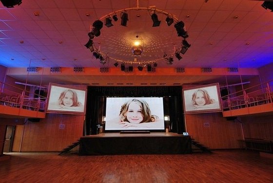 China High Brightness Indoor Advertising LED Display Board P4mm for Fashion Show, 1/16 Scan supplier