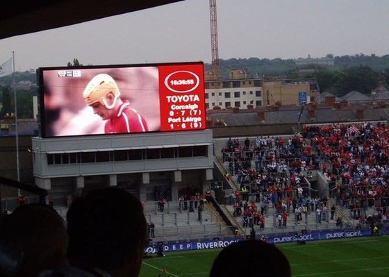 China Video Full Color Custom Outdoor Advertising LED Display P20 7500 Nit Brightness supplier