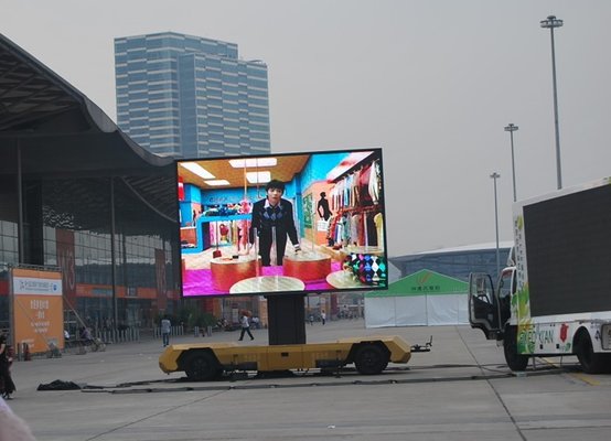 P20 Large Truck Mounted LED Screen , Outdoor Full Color Video Wall supplier