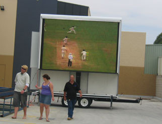 P10 7000 Nits Truck Mounted LED Screen , Full Color Mobile LED Display 1R1G1B supplier