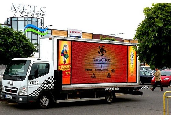 Wateproof P7 Mobile Truck Mounted Led Display Video Walls 1R1G1B DIP supplier