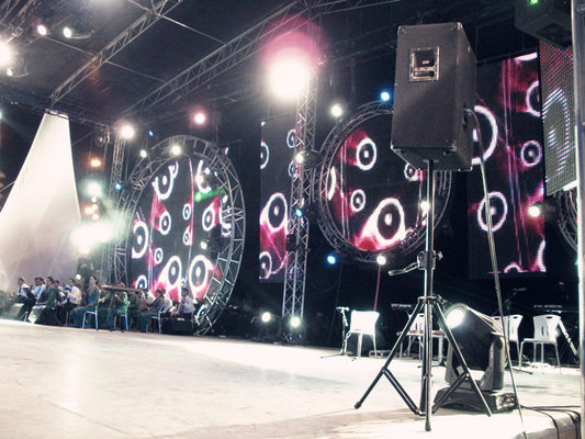 Outdoor P18 Flexible Led Curtain Display Screen For Stage Backgound , IP65 3086 dots/m2 supplier