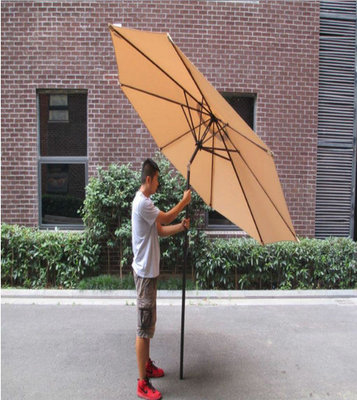 Garden 2.5m Steel Wire Crank Large Patio Umbrellas / Patio Market Umbrella With Tilt