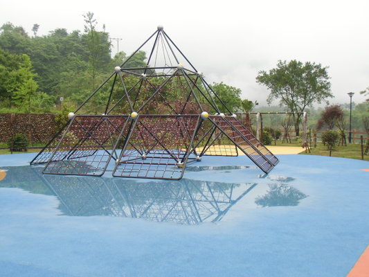 China Safe Children Cargo Net Climber , Galvanized Post With Climbing Bridge supplier