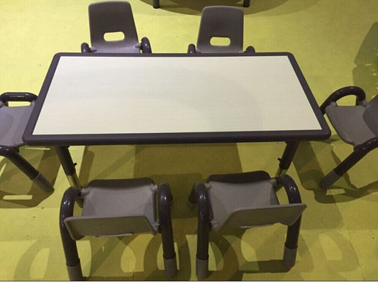 Round Children Table And Chairs With Galvanized Post Durable supplier