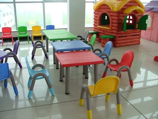 ISO9001 Colorful Baby Table Chair Set Easy To Carry Stackable supplier