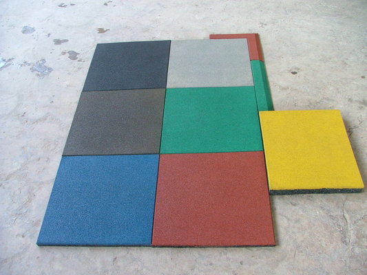 Outdoor Safety Play Mats , Rubber Safety Mats Outdoor Antislip supplier
