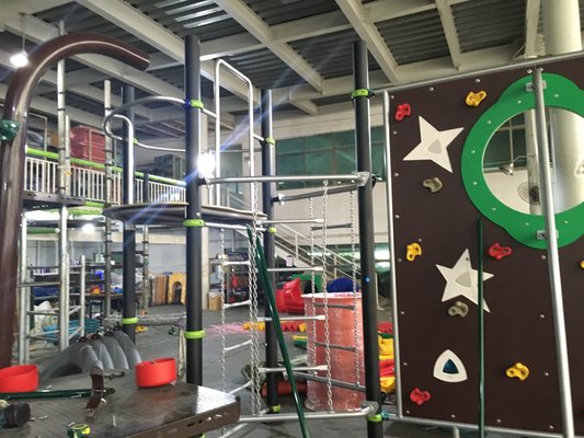 Physical Activity Kids Play Equipment Outdoor Abrasion Resistant Rope Bridge And Climbing Wall supplier