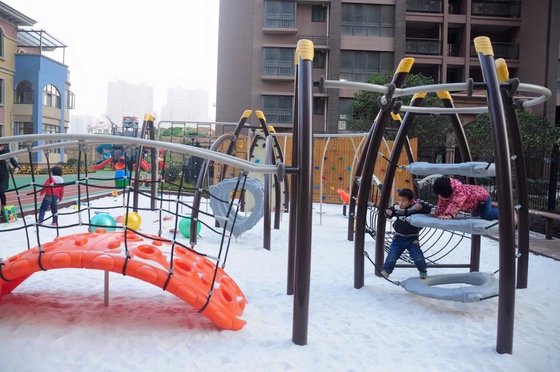 Large Kids Cool Outdoor Play Equipment Climber Arch LLDPE Plastic Bridge supplier