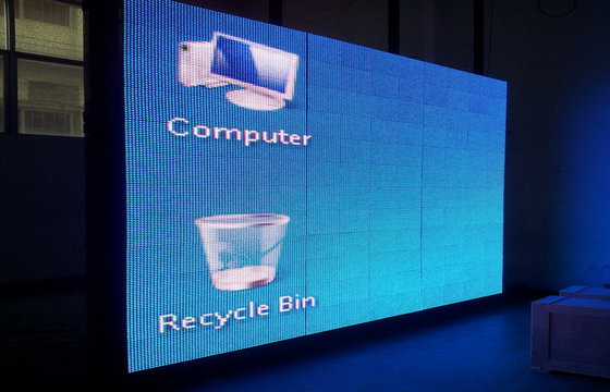 China Custom Super Slim Outdoor Advertising LED Display / Billboard For Shopping malls supplier