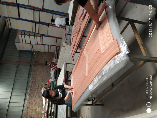 2.7mm,3mm Teak Veneer PLYWOOD Door Skin/Teak Veneer Moulded PLYWOOD door skin supplier