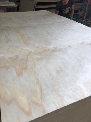 Uv Pine Veneer Laminated Plywood, Cabinet Grade Pine Plywood, UV Coated Pine Face Veneer Panel for Furniture supplier