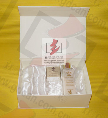 Luxury Food Packing Boxes Magnetic Closure Gift Box Foldable