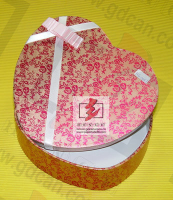 Moisture Proof Clothing Gift Boxes Biodegradable Heart Shaped