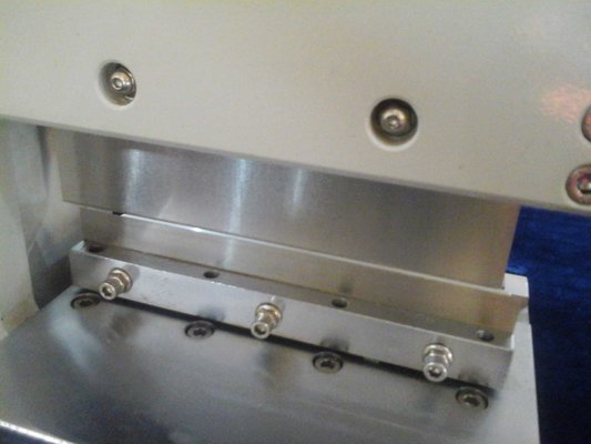 FR4 CEM PCB Depaneling Equipment Foot Pedal Activated Two Straight Knives Cutting Off supplier