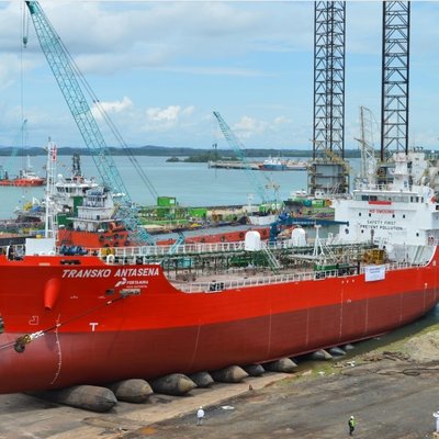 Floating marine ship air bag for launching and landing