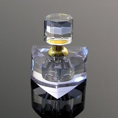 Environment Friendly Polished Crystal Perfume Bottles With Transparent Top Cap