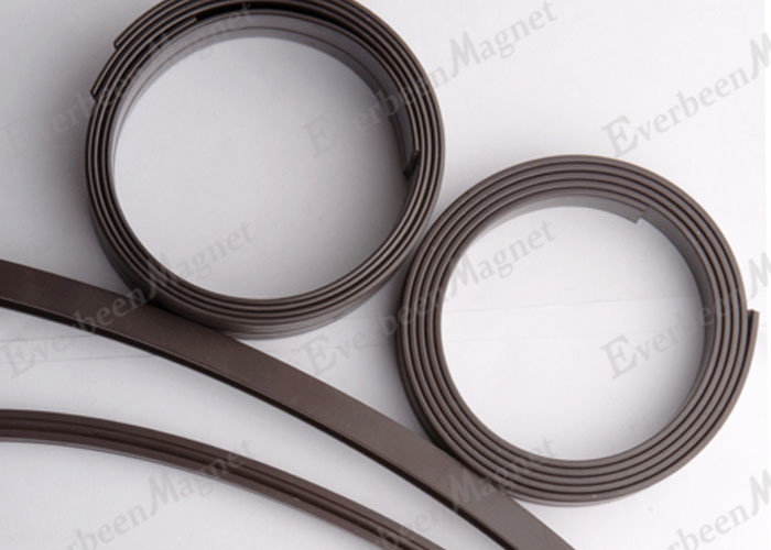 Roll Rubber Flexible Magnetic Strip 0.3 ~ 1.5mm For Mosquito Net Customized